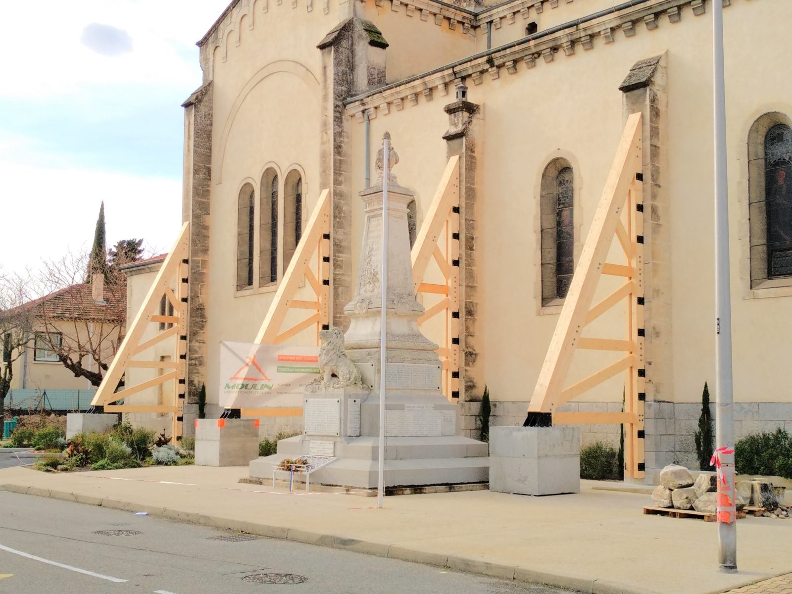 Contrefort Eglise Le Teil | Réalisation Moulin Expert Construction Bois ...